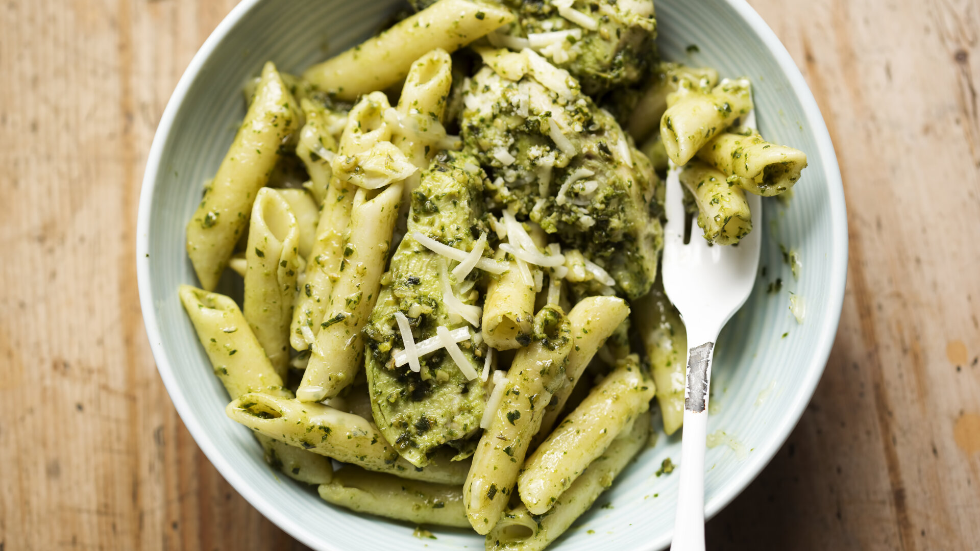 Penne ao Molho Pesto: a receita que você procura! | Evino Blog