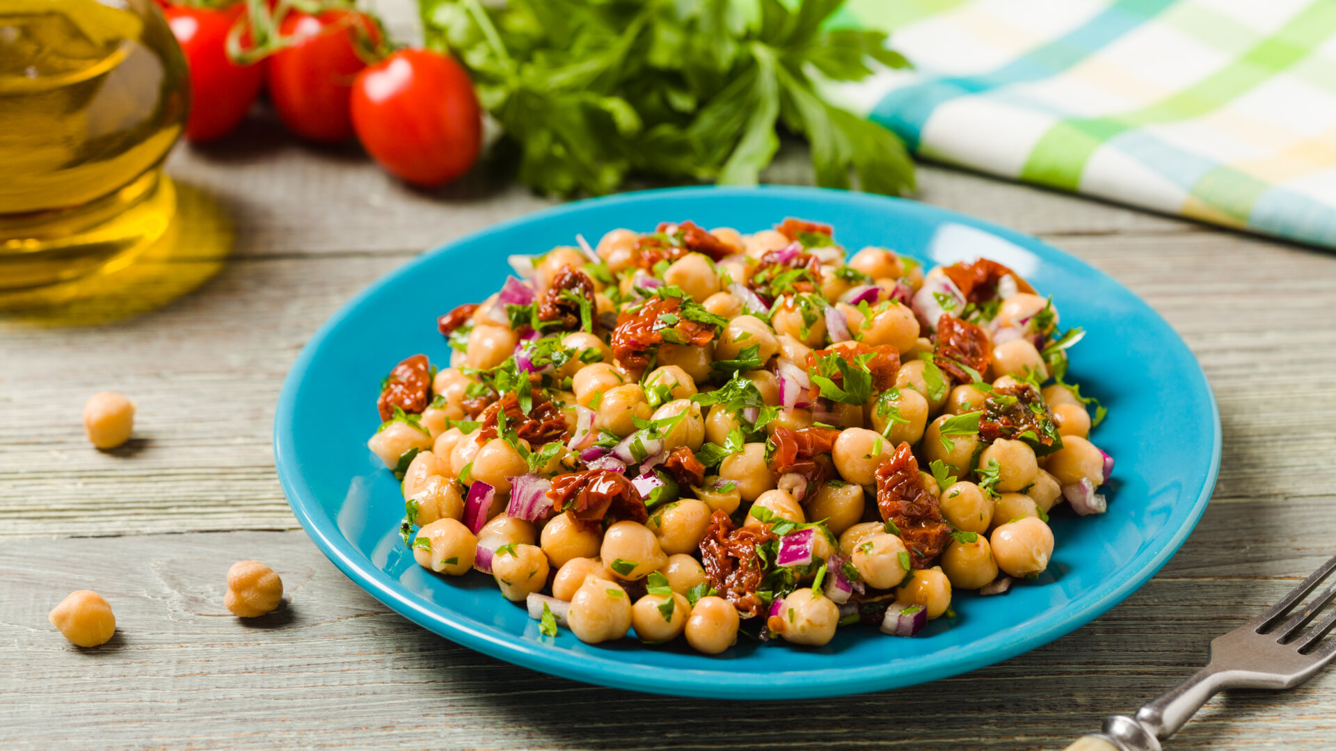 Salada de Grão de Bico: receita em poucos passos! | Evino Blog