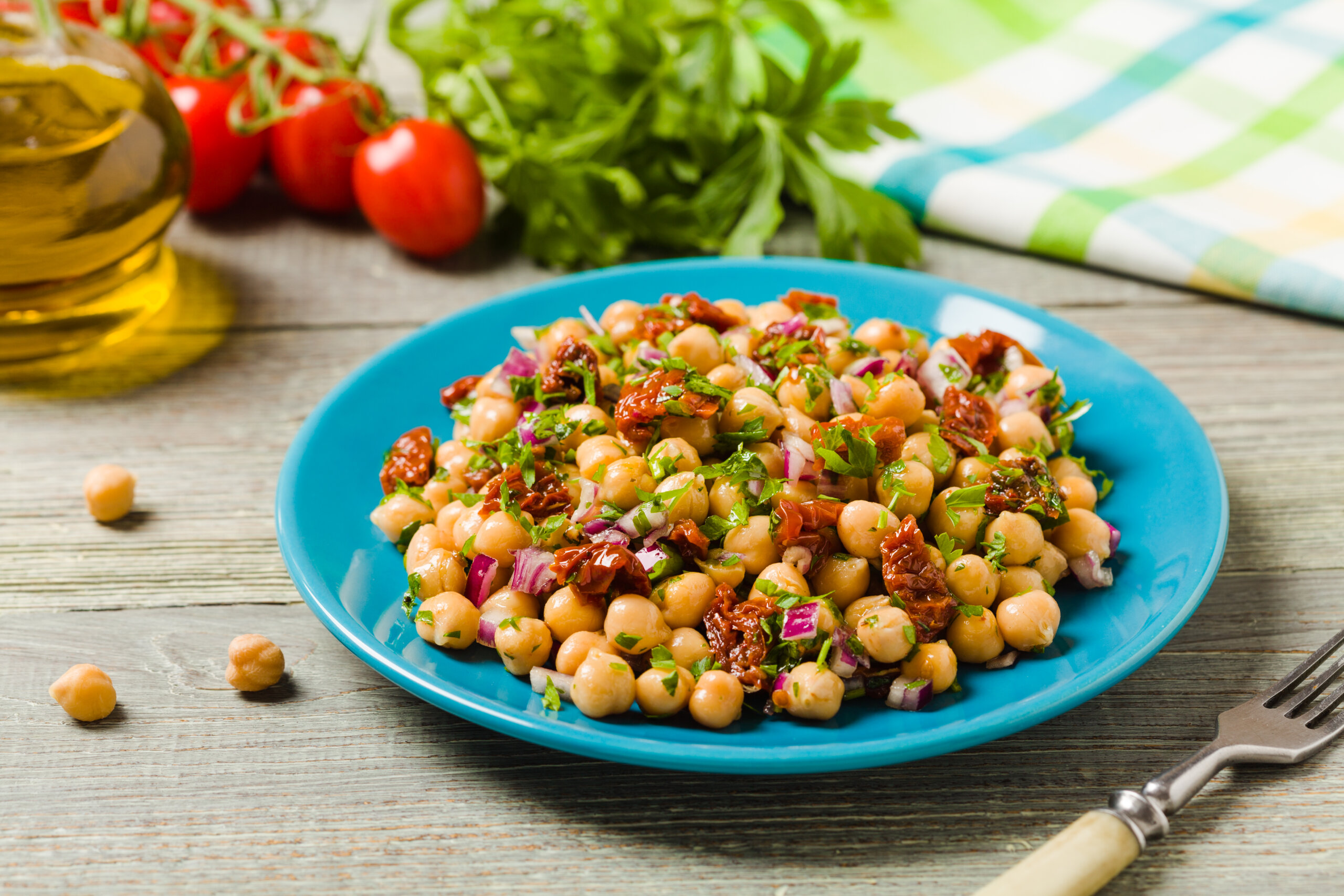 Salada de Grão de Bico: receita em poucos passos! | Evino Blog